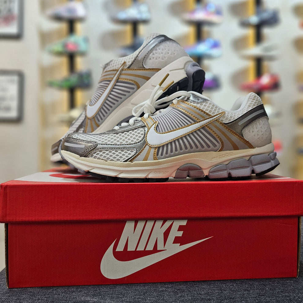 Vomero 5 Metallic Gold – 3100 Footwear